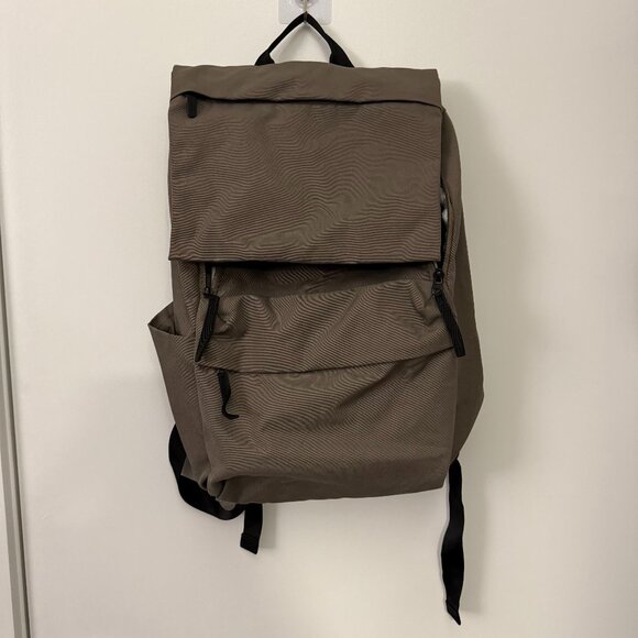 Everlane | Bags | Everlane The Renew Transit Backpack 5 Warm Charcoal ...